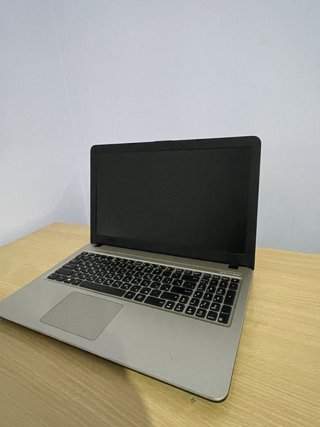 Ноутбук asus d540n sotiladi