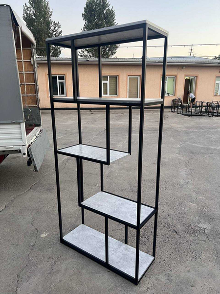 Ishlab chiqaruvchidan stellyajlar ofis va uyingiz uchun buyurtma bo'yi