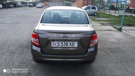 Lada Granta седан 2019 года механика пробег 53000 км (на бензине) !!!