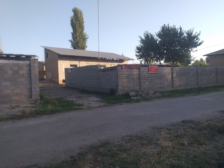 Toshkent viloyati Boʻka tumani Obodlik mahallasi.Atrofi oralgan.