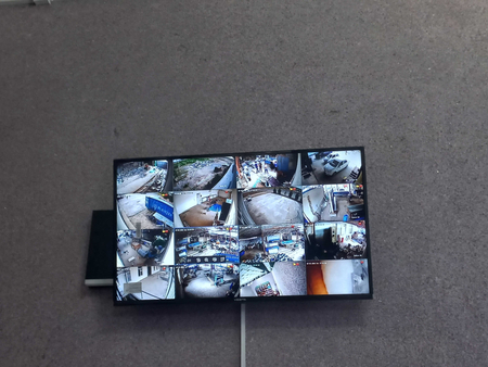 Kuzatuv Kameralar va wf 4 routor monitor