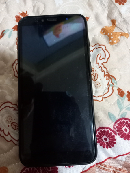 Honor 7c ishlashi yaxshi.