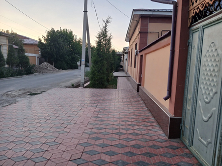 Бустон шахрида хамма кулайликларга эга уй сотилади