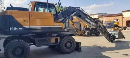 ekskavator bolib tolashga beriladi
