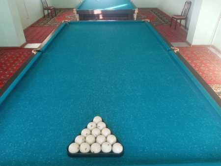 Billiard 8 ayoqli 2 Dona bor