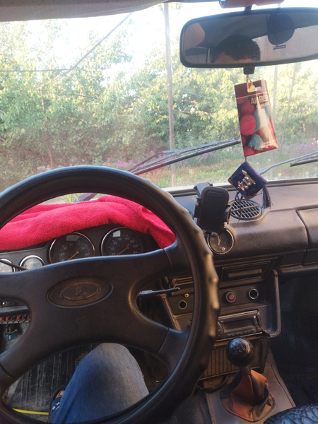 Srochna sotiladi Vaz 2103