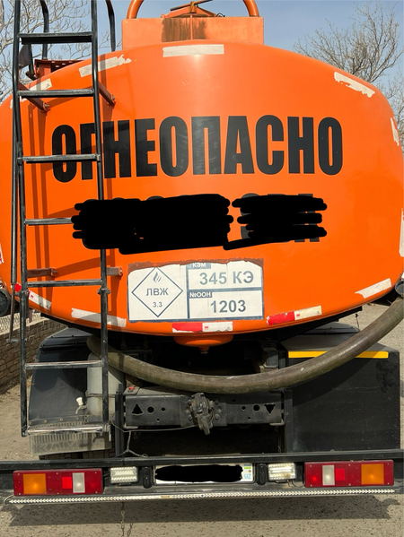 КамАЗ бензовоз в идеальном состаянии