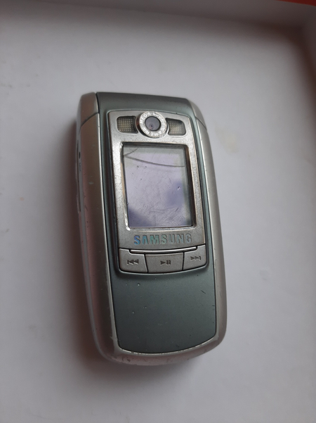 Samsung SGH-E720 Суперфункциональная и музыкальная раскладушка