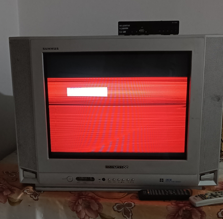 Televizor va tuner sotiladi ishlaydi