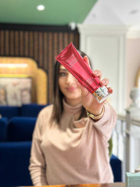 Estee Lauder Oziqlantiruvchi yuzni tozalovchi ko'pik va niqob 2-in-1 A