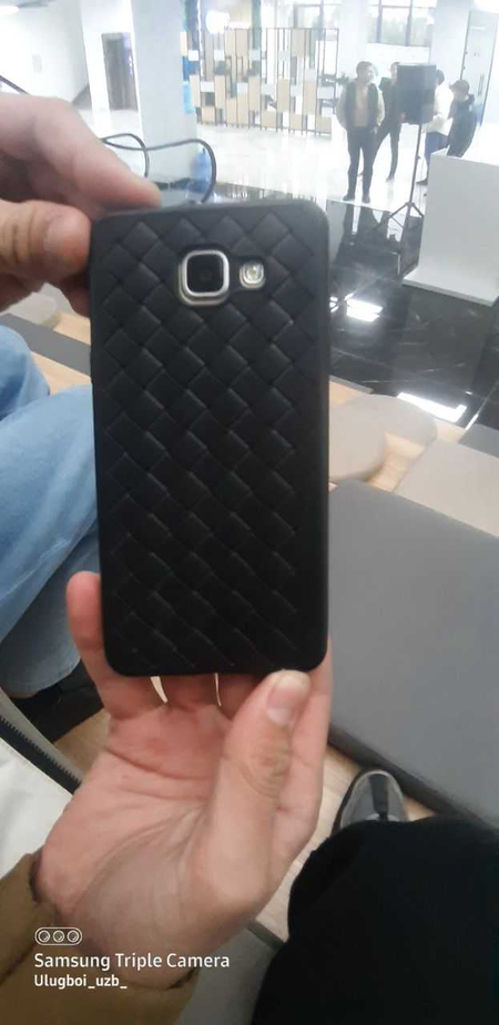 Samsung A5  holati yahshi oldi orqa azgina singan