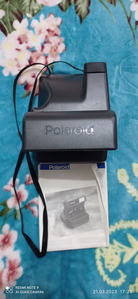 Polaroid foto oparat sotiladi