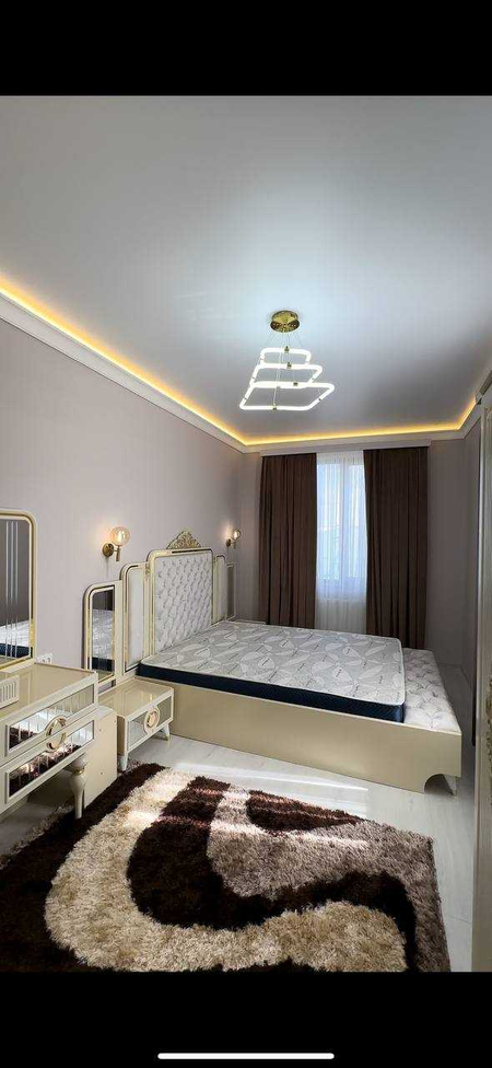 3 xonali 5 qavatli domning 6-qavati liftli dom.  100m2
Adres: minor