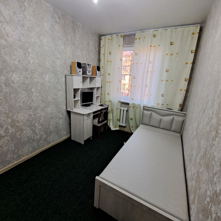Сдам в аренду четырех комнатную квартиру