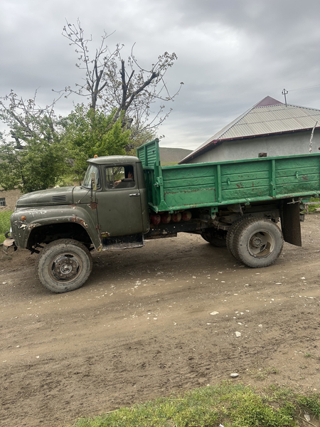 Zil 130 sotiladi
