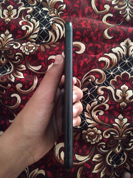 Iphone xr yaxshi holatda