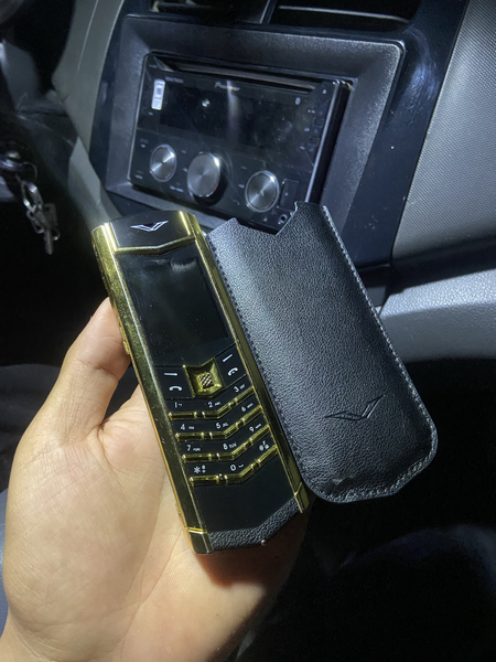 Vertu V10 sotiladi