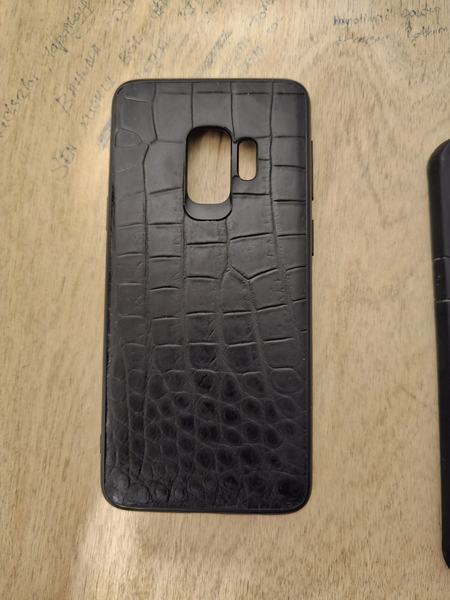 Samsung Galaxy S9, беспроводная зарядка, наушники,  чехлы