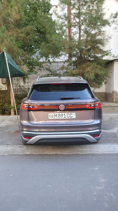Volkswagen id6 crozz pro srocni sotiladi