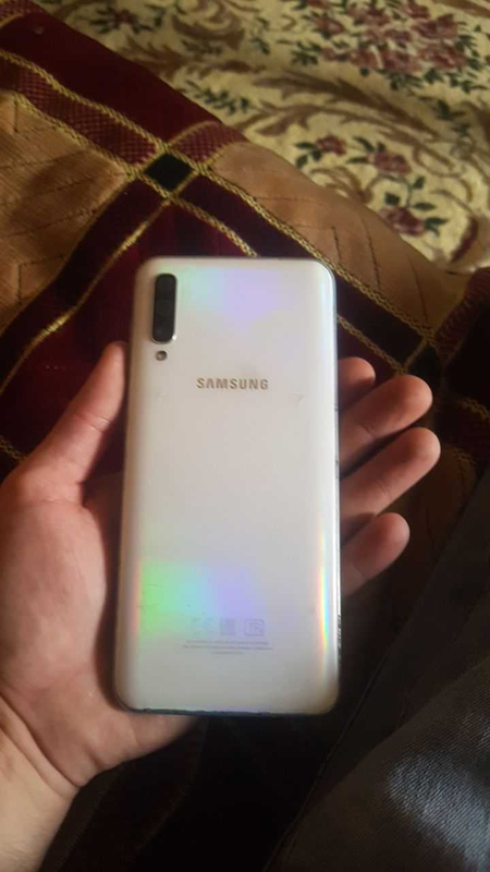 Samsung A 50 64 gb sotiladi xolati yaxwi