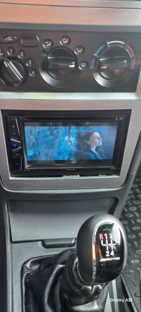 Piooner monitor AVH-G225BT