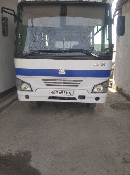 Исузу автобус