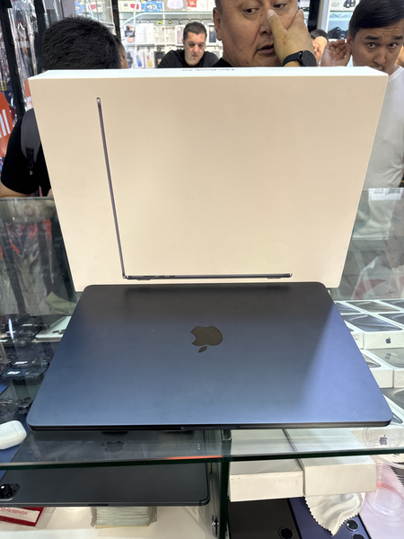 Apple Magboc air m2 15inch-256 gb 12 sikil