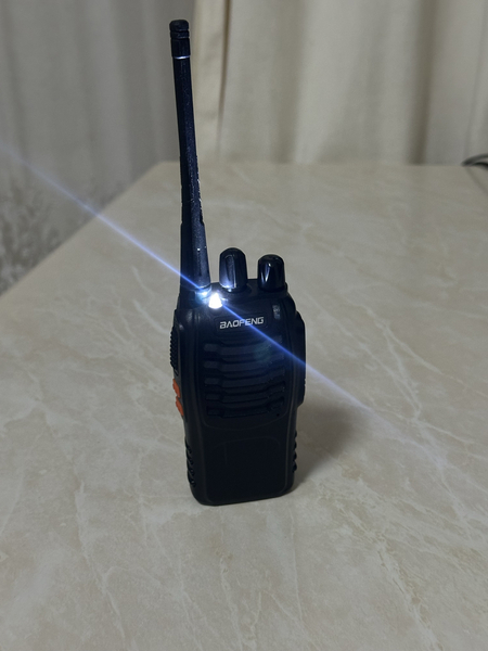 Рация baofeng 2 штуки с зарядкой в месте