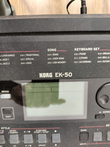Синтезатор KORG EK-50