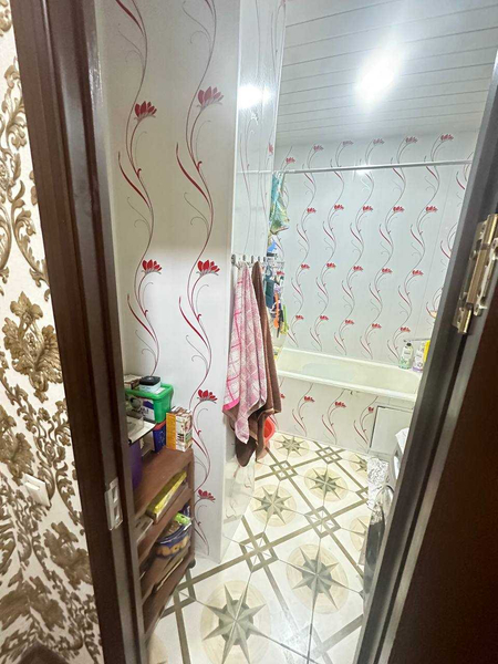 4 хонали Берунийда 8- каватда срочно сотилади, майдони 105 м2, панель