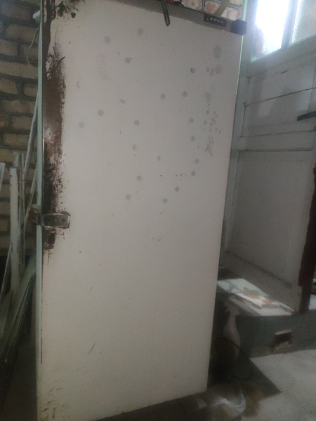 Chorniy pataloka uchun va xolodilnik sotiladi