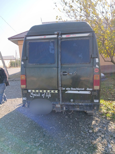Мерседес спринтер сотилади