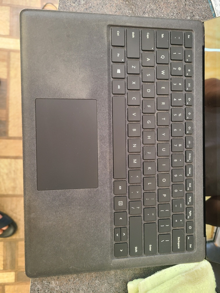 Microsoft laptop core i7-8650U/16GB RAM/512GB SSD/ Touchscreen
