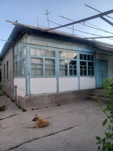 СРОЧНО !! Продается участок в Чирчике 67 соток 4 комнат