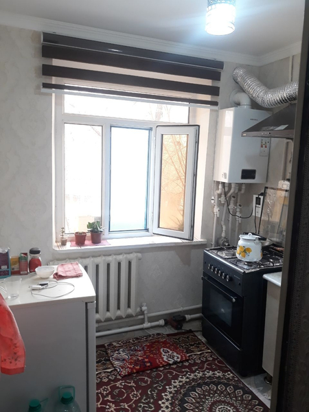 kvartira sotiladi srochno 2 xona 2 etaj 4 etajli dom
