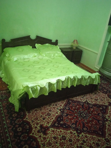 Uy hovli sotiladi