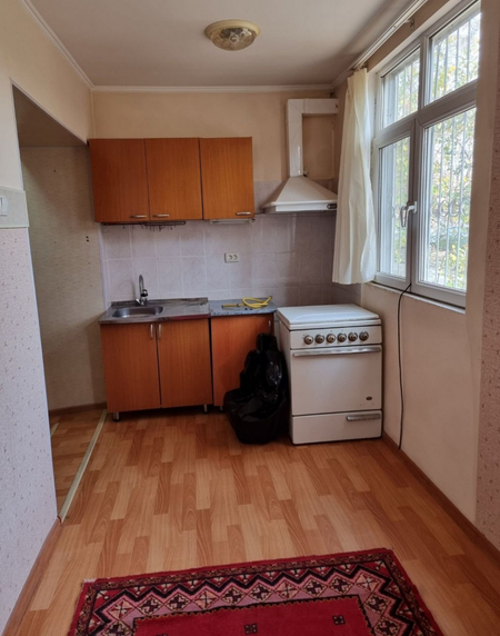 .Продам 1комнатную 42м2 балкон 2х6метр 1этаж санузел раздельный Домбир