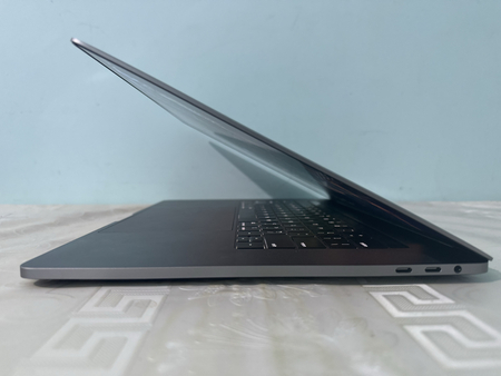 Iphone 13 Pro Max и MacBook Pro 15’ 2018