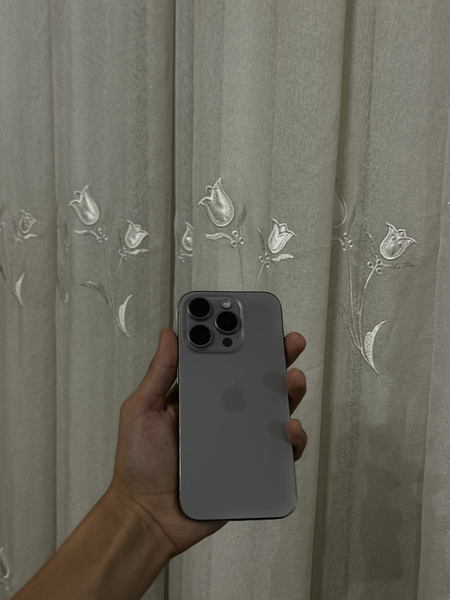 iPhone 15 Pro Natural Titanium