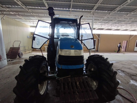 Трактор NEW HOLLAND 130
