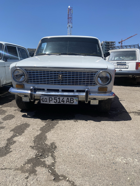 vaz 21-01 sotiladi