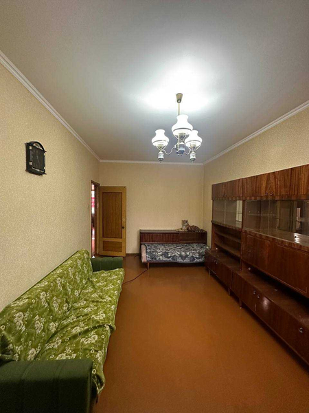 Продам 3х ком на 1 Этаже Балкон 2на6 ор-р Юнусабад-11 по линии Метро!