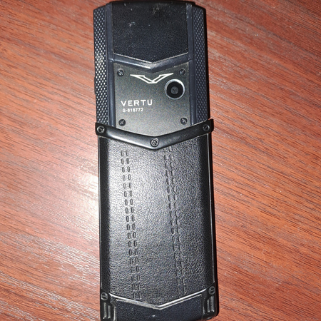 Vertu telefon sotiladi