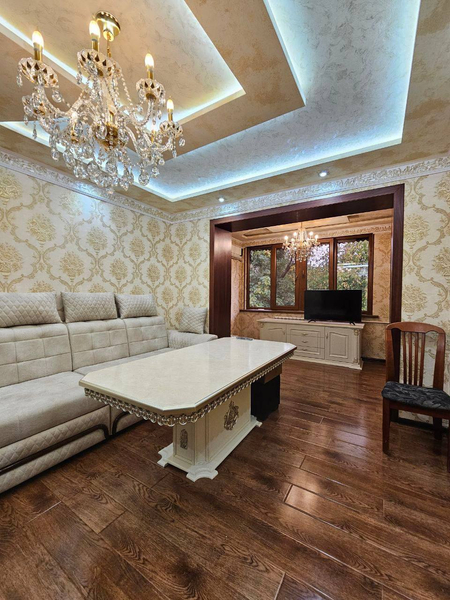 Продается шикарная квартира! Академ городок. 2/4/4  55м².  Кирпич.