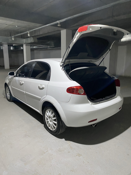 Gentra 1,8 hatchback