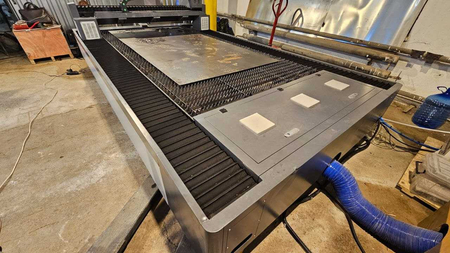 UMPROTECH 1530B Оптоволоконный станок лазерной резки металла 1500W
