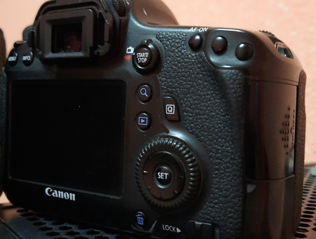 CANON 6D tiniq xolatda