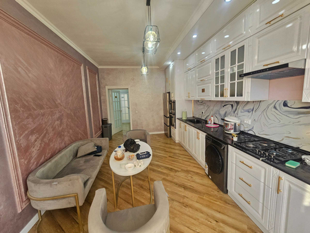 2 xonali 84m² 2-qavat uy sotiladi.