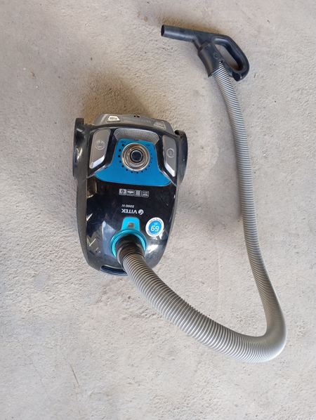 Plisos Vitek 2200 W