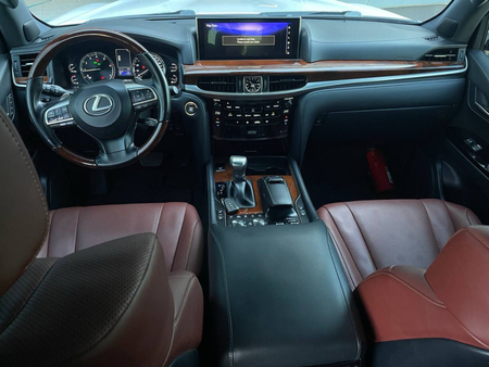 Lexus 570